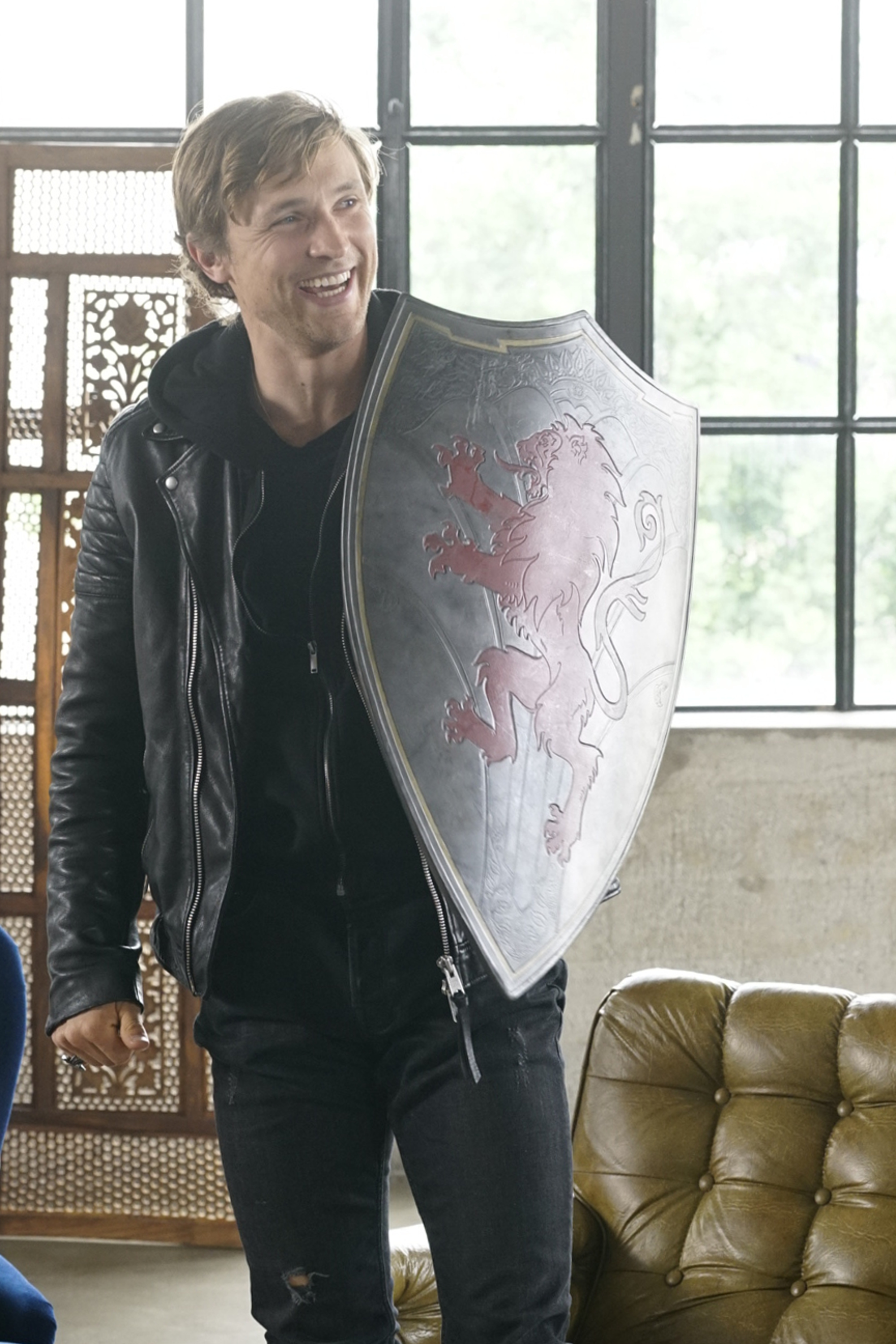 New Photos: Pevensies Reunite in Disney+ Series - NarniaWeb | Netflix's ...